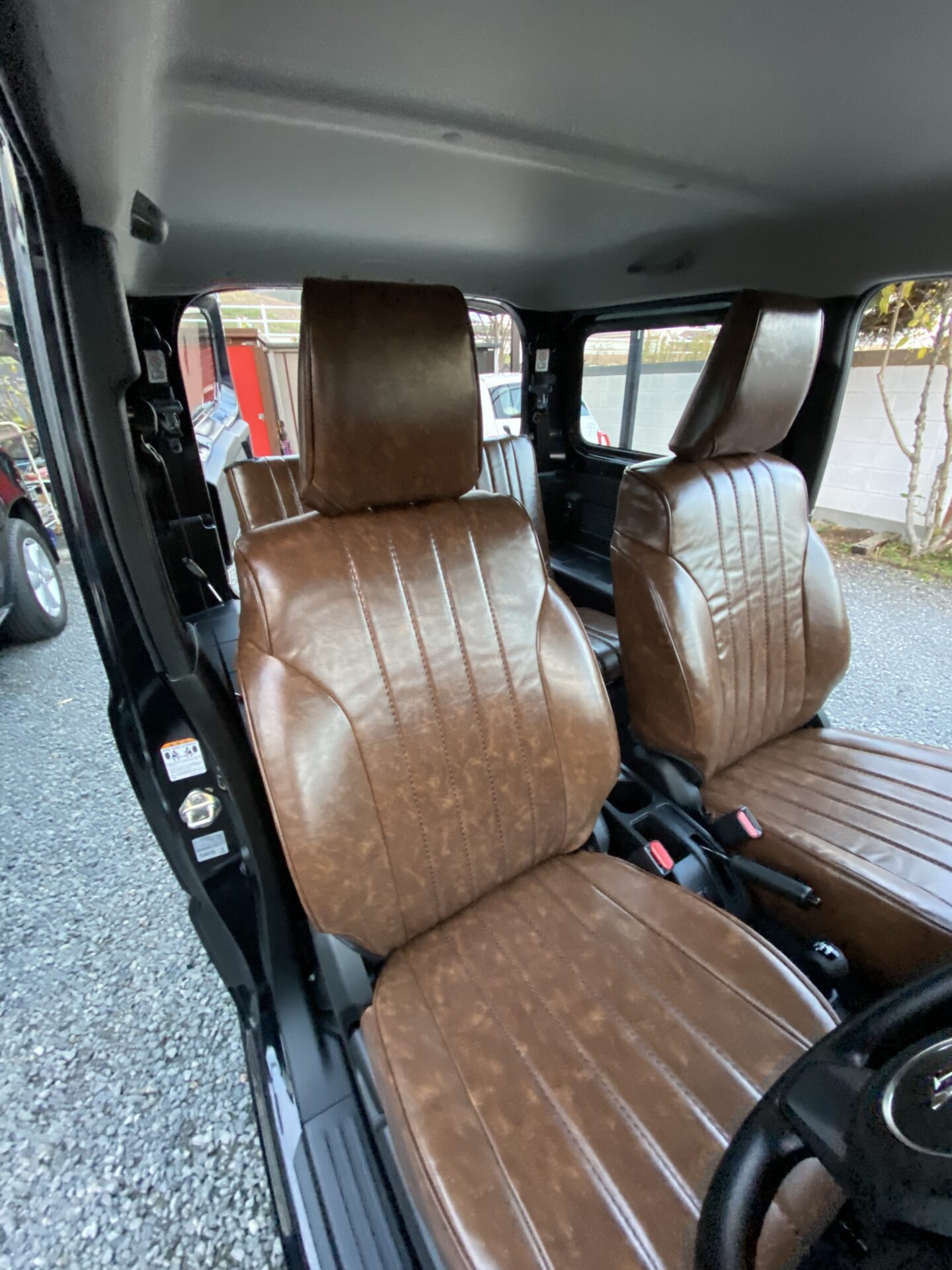 【装着写真】スズキ ジムニー 3BA-JB64w Sandiiオールドカヌレ シートカバー [品番:S0113-01] | かわいい車のシートカバーなら Sandii サンディ